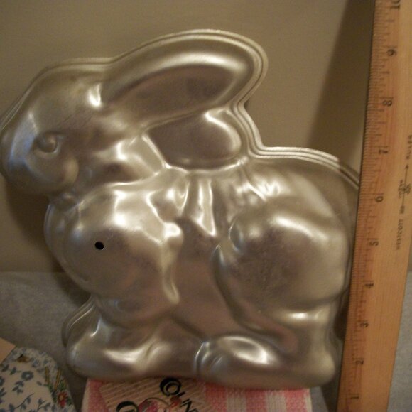 Kitchen | Vintage Aluminum Bunny Rabbit Cake Mold 3d Stand Up | Poshmark